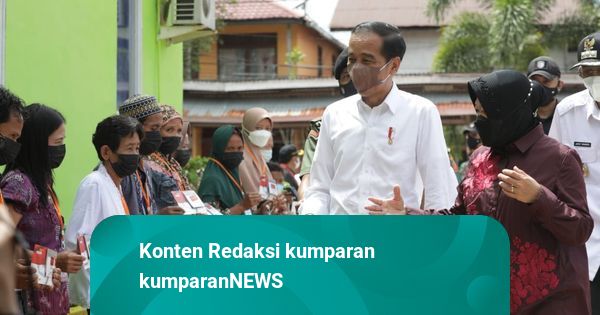 Jokowi Getol Bagi-bagi Bansos, Kenapa Tak Bareng Mensos? | kumparan.com Jokowi Getol Bagi-bagi Bansos, Kenapa Tak Bareng Mensos? | kumparan.com